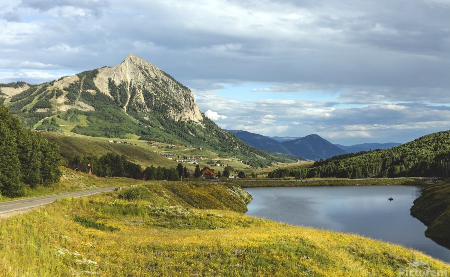 View of Meridian Lake and Mount Crested Butte above the Colorado city ...