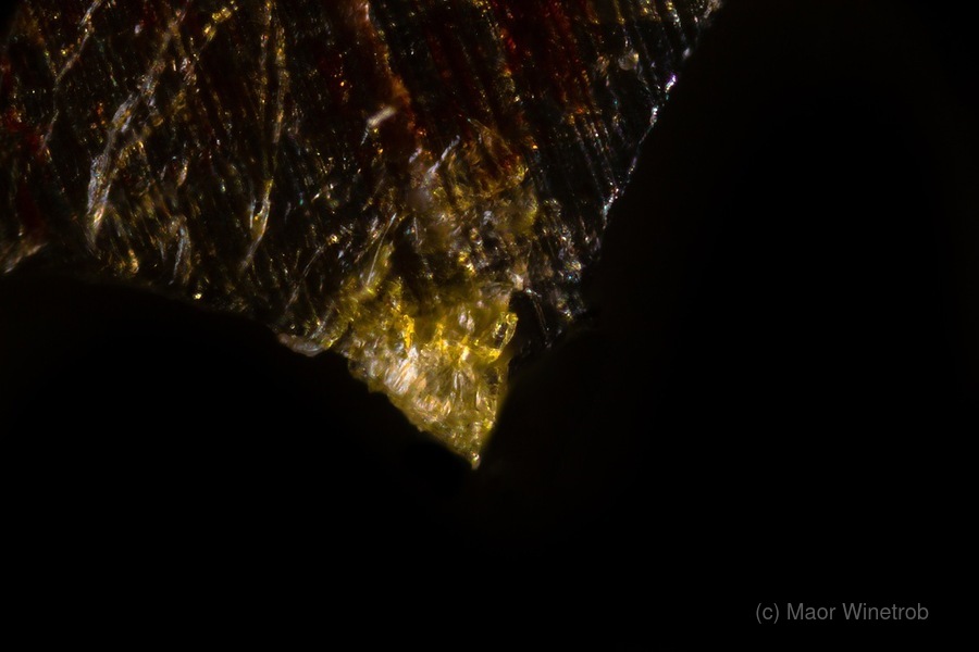Extreme closeup of a knife under the microscope par Maor Winetrob
