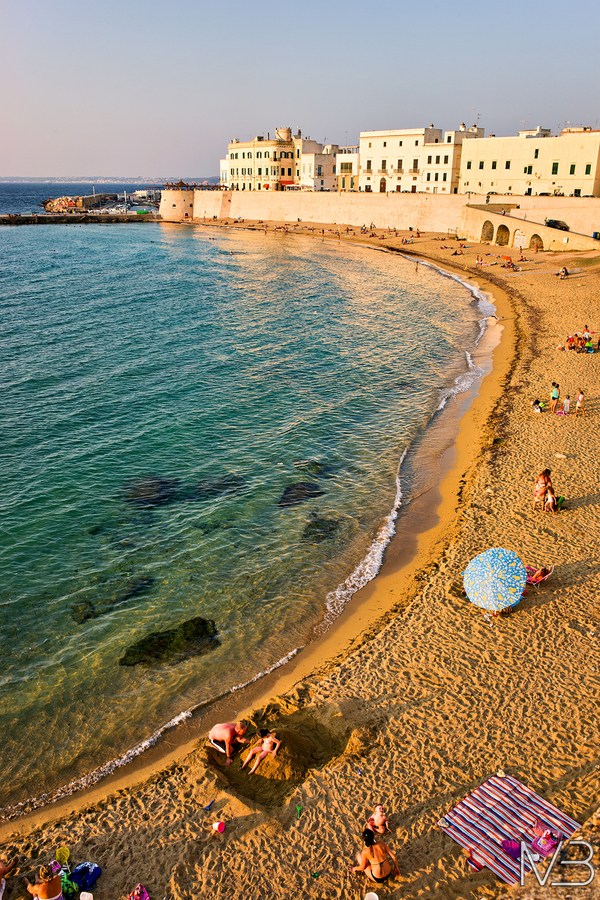 Salento. Apulia Puglia Italy. Gallipoli. People on the beach by Marco ...