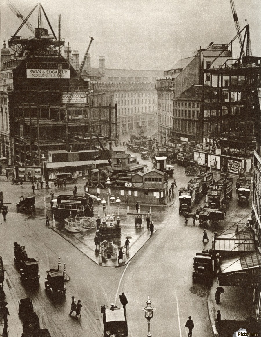 The introduction of the roundabout system in Piccadilly Circus, London ...