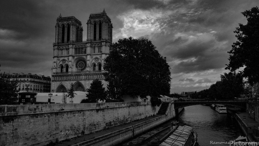 Notre Dame Church par Rommel Ramones