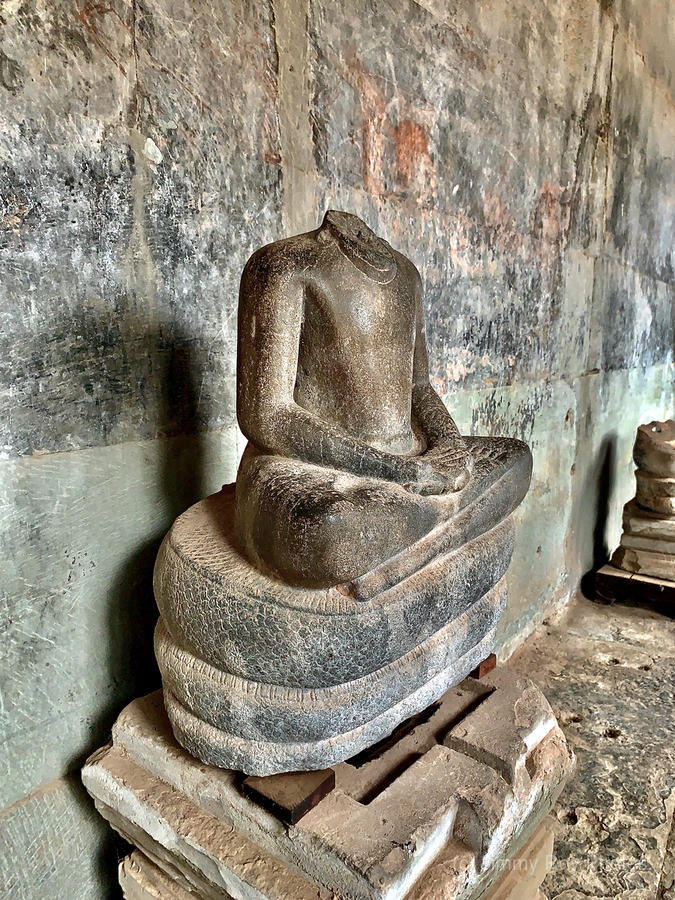 Headless Statue by Jimmy Roy Photos Wall Art