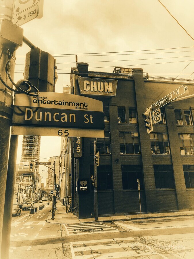 Chum Toronto by TorontoStreetBeats Wall Art