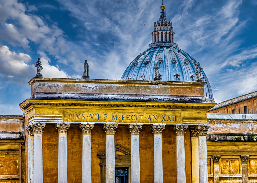Ancient Columns and Saint Peters Basilica LuminarAI edit Edit par ...